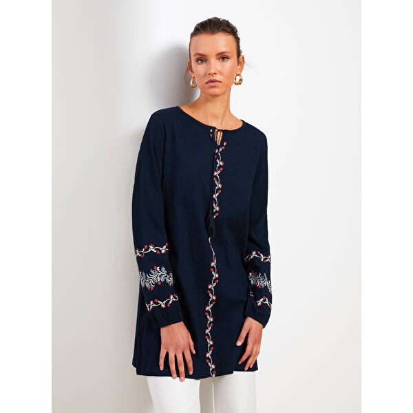 LCW CLASSIC Bağlamalı Yaka Nakışlı Uzun Kollu Kadın Tunik
