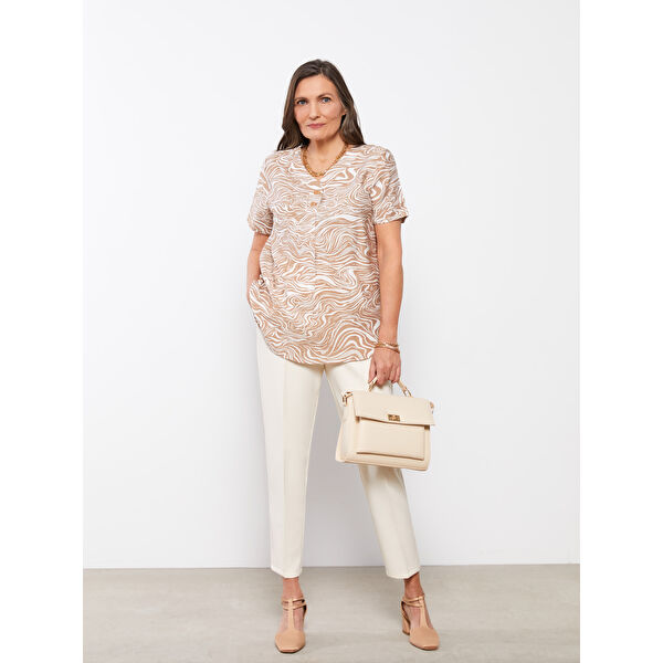 LCW GRACE V Yaka Desenli Kısa Kollu Gabardin Kadın Bluz