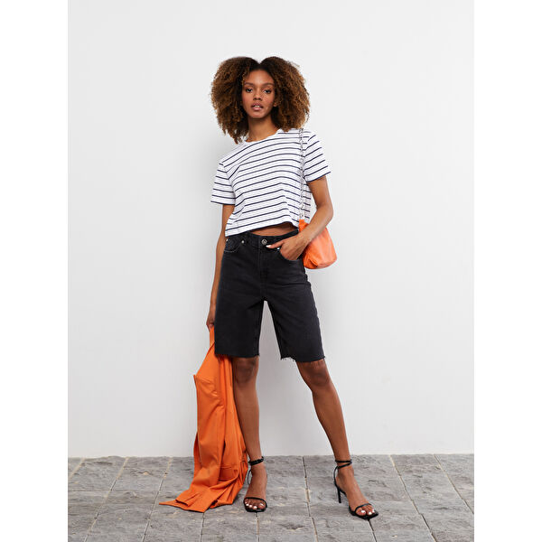 LCW CASUAL Bisiklet Yaka Çizgili Kısa Kollu Crop Pamuklu Kadın Tişört LCW CASUAL Bisiklet Yaka Çizgili Kısa Kollu Crop Pamuklu Kadın Tişört