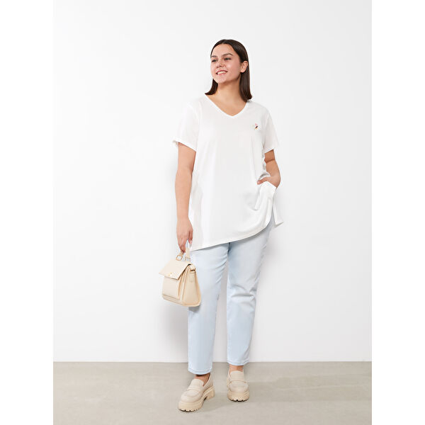 LCW CLASSIC V Yaka Nakışlı Kısa Kollu Pamuklu Kadın Tişört