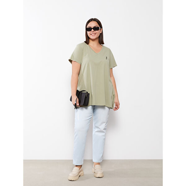 LCW CLASSIC V Yaka Nakışlı Kısa Kollu Pamuklu Kadın Tişört