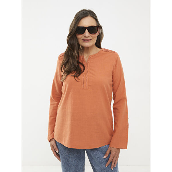 Kaçık Yaka Nakışlı Uzun Kollu Pamuklu Kadın Bluz