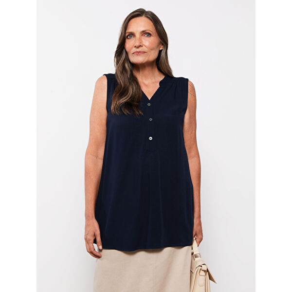 Kaçık Yaka Düz Kolsuz Viskon Kadın Bluz