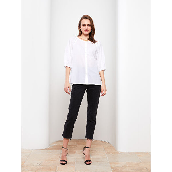 LCW CLASSIC Kayık Yaka Nakışlı Poplin Kadın Bluz LCW CLASSIC Kayık Yaka Nakışlı Poplin Kadın Bluz