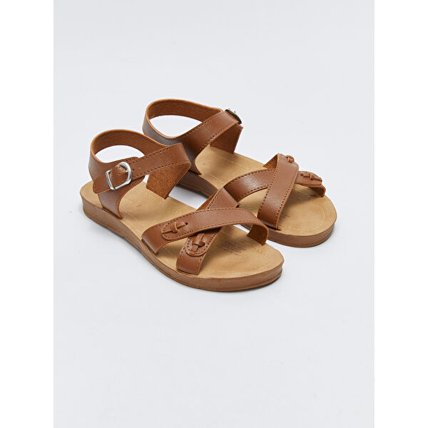 Çapraz Bantlı Toka Detaylı Kadın Sandalet