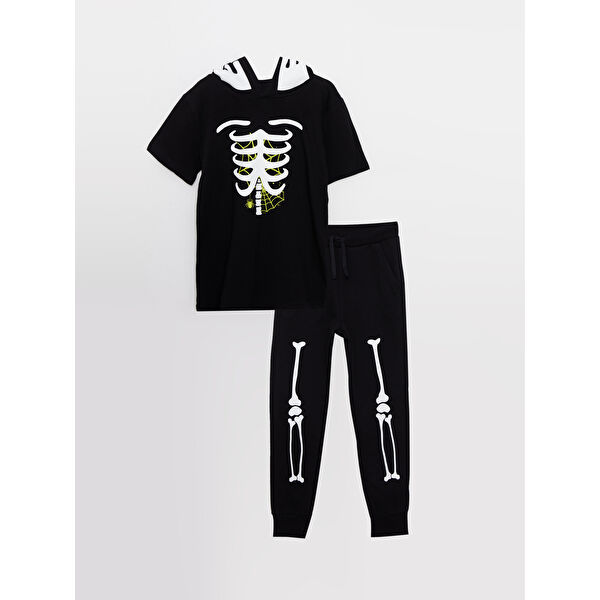 Kapüşonlu Baskılı Kısa Kollu Erkek Çocuk Tişört ve Eşofman Altı Kapüşonlu Baskılı Kısa Kollu Erkek Çocuk Tişört ve Eşofman Altı