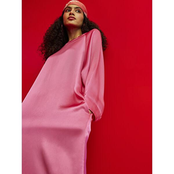 Kuaybe Gider X LC Waikiki Bisiklet Yaka Düz Uzun Kollu Saten Kadın Elbise