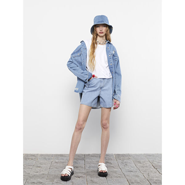 Standart Fit Düz Cep Detaylı Kadın Jean Şort