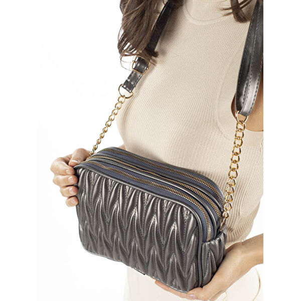 Madamra Çok Bölmeli Kapitoneli Kadın Çapraz Çanta Madamra Çok Bölmeli Kapitoneli Kadın Çapraz Çanta