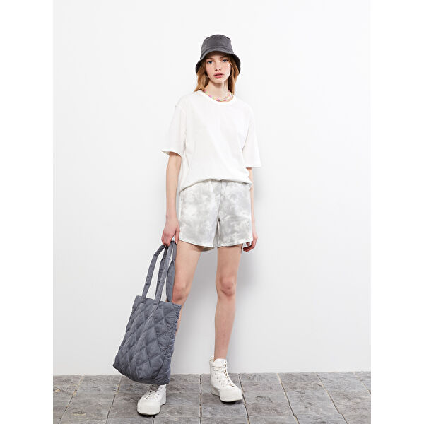 LCW CASUAL Beli Lastikli Batik Cep Detaylı Kadın Şort LCW CASUAL Beli Lastikli Batik Cep Detaylı Kadın Şort