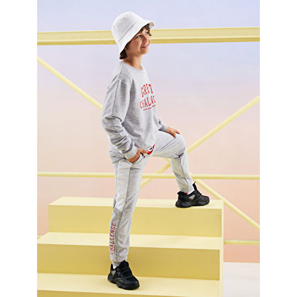 Dört Gözle Spor Dersini Bekleyen Eşofman Altı