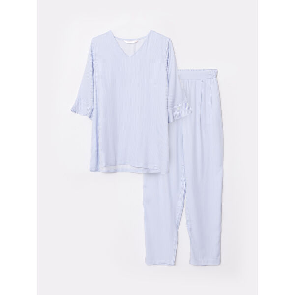 LCW DREAM V Yaka Çizgili Poplin Kadın Pijama Takımı LCW DREAM V Yaka Çizgili Poplin Kadın Pijama Takımı