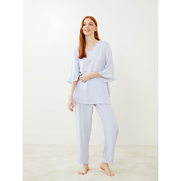 V Yaka Çizgili Poplin Kadın Pijama Takımı V Yaka Çizgili Poplin Kadın Pijama Takımı