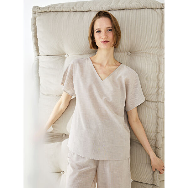 V Yaka Çizgili Kısa Kollu Pamuklu Kadın Pijama Üst