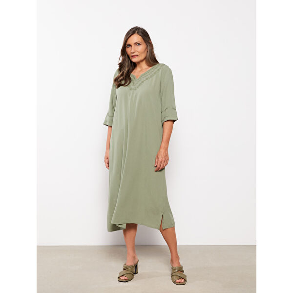 Kaçık Yaka Nakışlı Kısa Kollu Krinkle Kadın Elbise Kaçık Yaka Nakışlı Kısa Kollu Krinkle Kadın Elbise