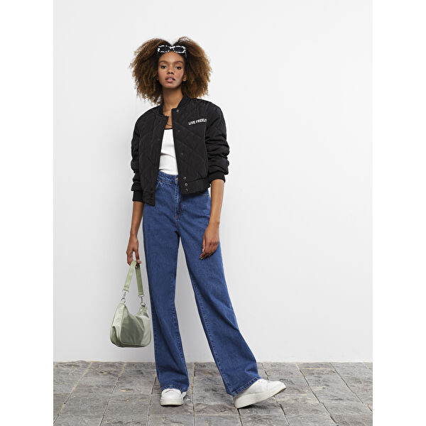 LCW CASUAL Kolej Yaka Uzun Kollu Yazı Baskılı Kadın Şişme Mont LCW CASUAL Kolej Yaka Uzun Kollu Yazı Baskılı Kadın Şişme Mont