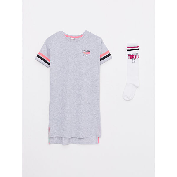 Bisiklet Yaka Baskılı Kısa Kollu Kız Çocuk Elbise ve Soket Çorap Bisiklet Yaka Baskılı Kısa Kollu Kız Çocuk Elbise ve Soket Çorap