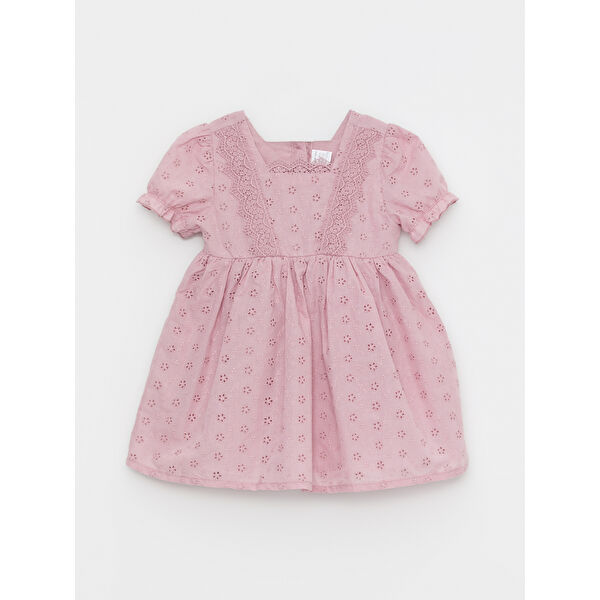 Kare Yaka Kısa Kollu Kendinden Desenli Kız Bebek Elbise Kare Yaka Kısa Kollu Kendinden Desenli Kız Bebek Elbise