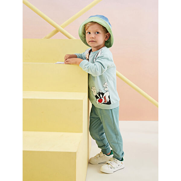 Yerinde Duramayan Miniklere Rahat Sweatshirt ve Eşofman Altı Yerinde Duramayan Miniklere Rahat Sweatshirt ve Eşofman Altı