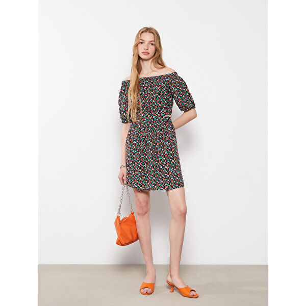 XSIDE Kayık Yaka Desenli Kısa Kollu Viskon Kadın Elbise XSIDE Kayık Yaka Desenli Kısa Kollu Viskon Kadın Elbise