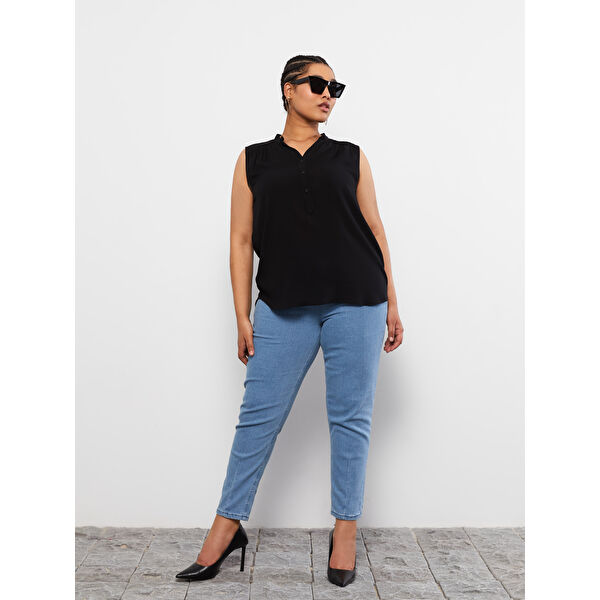 Büyük Beden Kaçık Yaka Düz Kolsuz Poplin Kadın Bluz Büyük Beden Kaçık Yaka Düz Kolsuz Poplin Kadın Bluz