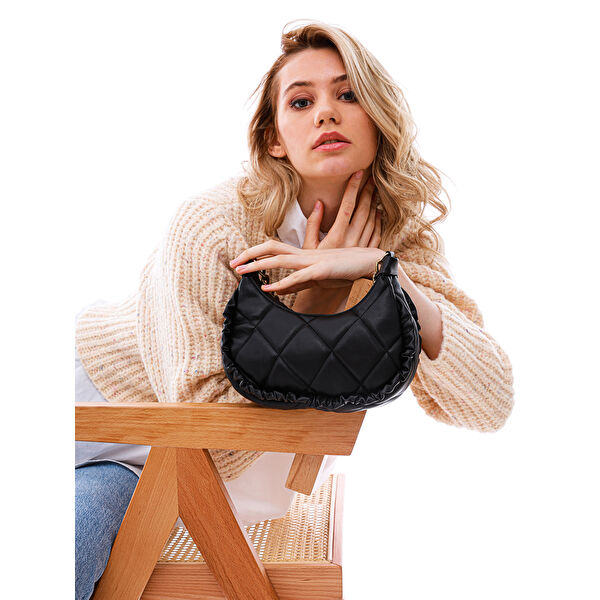 Madamra Zincir Askılı Kapitone Kadın Baget Çanta