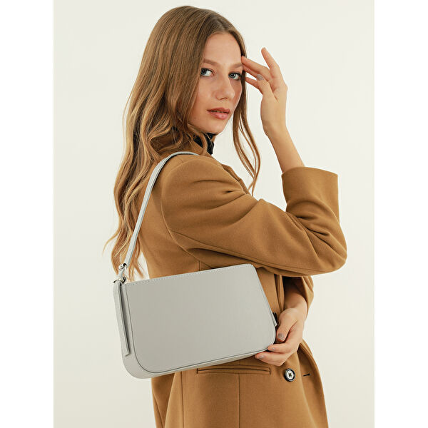 Madamra Deri Görünümlü Kadın Baget Çanta