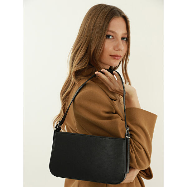 Madamra Deri Görünümlü Kadın Baget Çanta