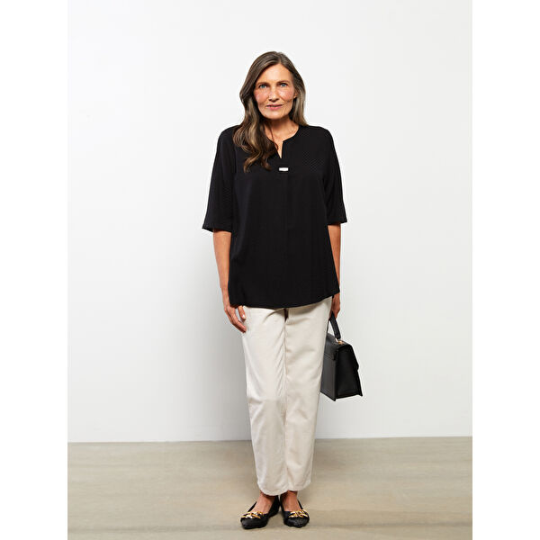 Kaçık Yaka Kendinden Desenli Kadın Bluz