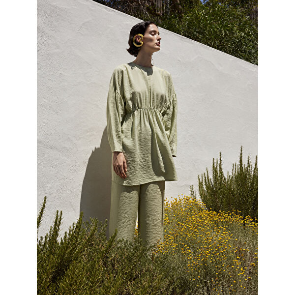 Kevser Sarıoğlu x LCW Modest Bisiklet Yaka Düz Uzun Kollu Oversize Kadın Tunik Kevser Sarıoğlu x LCW Modest Bisiklet Yaka Düz Uzun Kollu Oversize Kadın Tunik