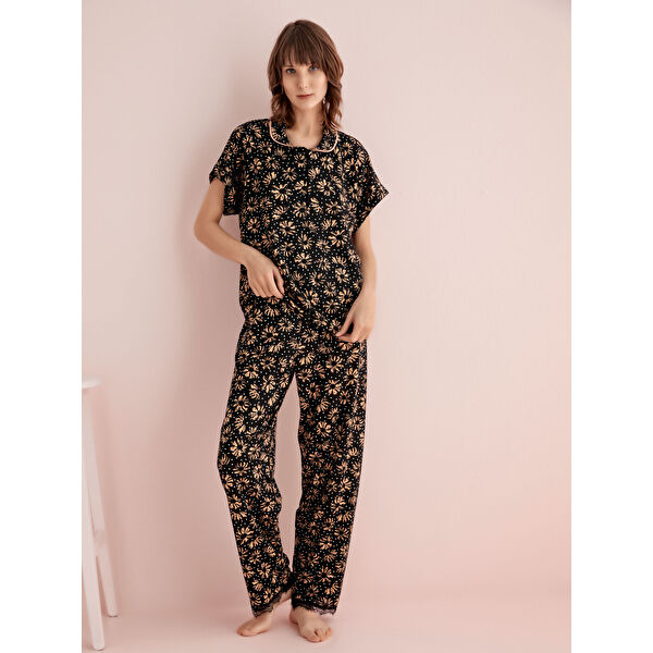 CHARME Bebe Yaka Desenli Kısa Kollu Kadın Pijama Takımı CHARME Bebe Yaka Desenli Kısa Kollu Kadın Pijama Takımı