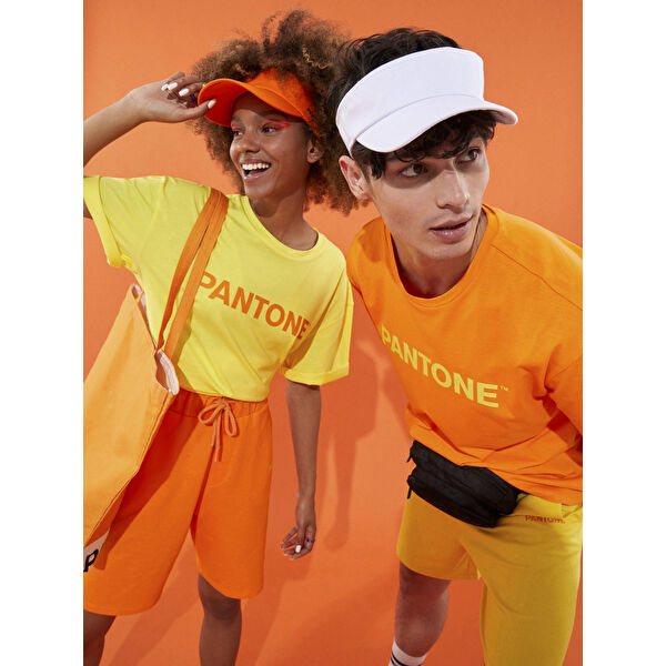 PANTONE Bisiklet Yaka Kısa Kollu Baskılı Unisex Tişört