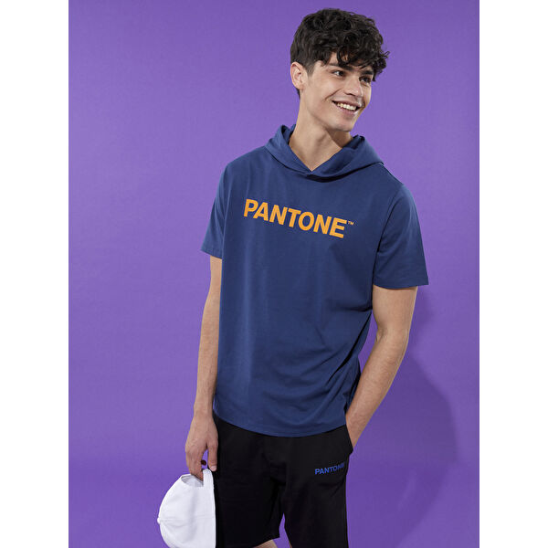 PANTONE Kapüşonlu Kısa Kollu Baskılı Erkek Tişört PANTONE Kapüşonlu Kısa Kollu Baskılı Erkek Tişört