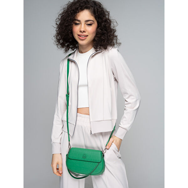 Benetton Desenli Zincir Detaylı Kapaklı Kadın Çapraz Çanta Benetton Desenli Zincir Detaylı Kapaklı Kadın Çapraz Çanta