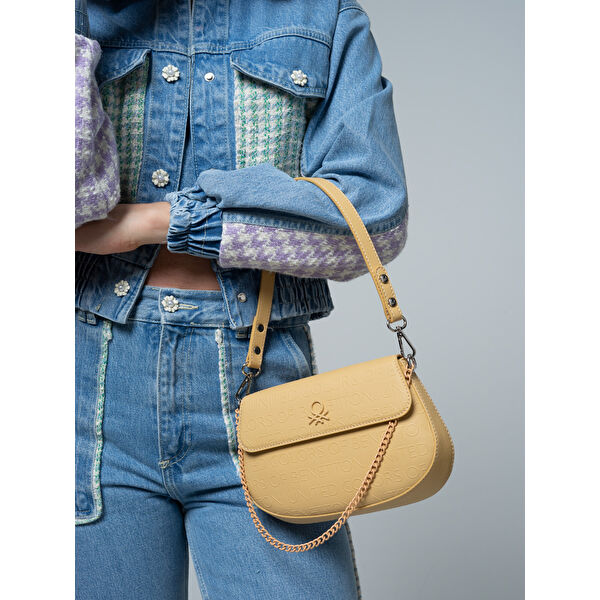 Benetton Desenli Zincir Detaylı Kapaklı Kadın Çapraz Çanta Benetton Desenli Zincir Detaylı Kapaklı Kadın Çapraz Çanta