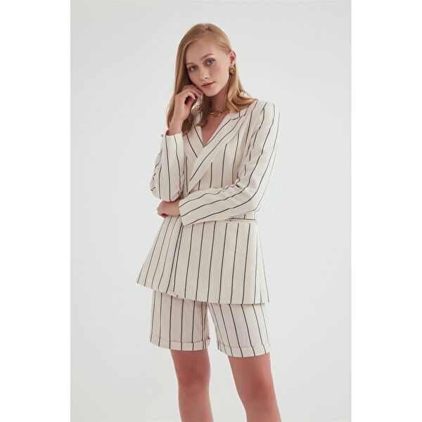 Standart Fit Çizgili Viskon Kadın Şort