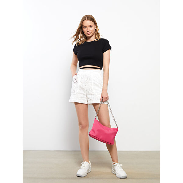 QUZU Beli Fermuarlı Standart Fit Kendinden Desenli Brode Kadın Şort QUZU Beli Fermuarlı Standart Fit Kendinden Desenli Brode Kadın Şort