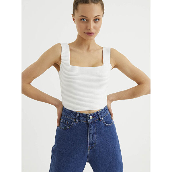 Ecrou Kare Yaka Düz Crop Kadın Atlet