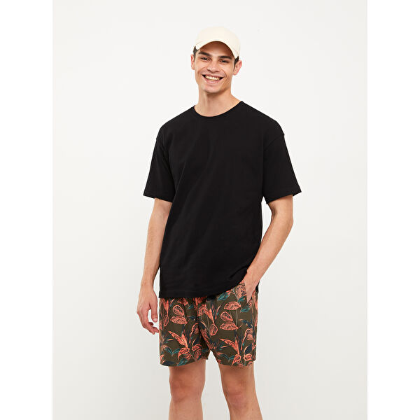 Kısa Boy Desenli Erkek Deniz Şortu Kısa Boy Desenli Erkek Deniz Şortu