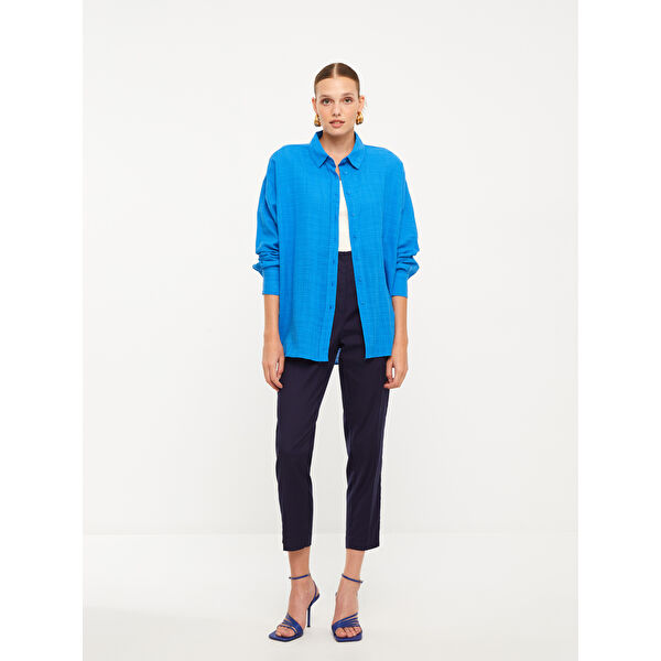 Önden Düğme Kapamalı Kendinden Desenli Uzun Kollu Kadın Gömlek