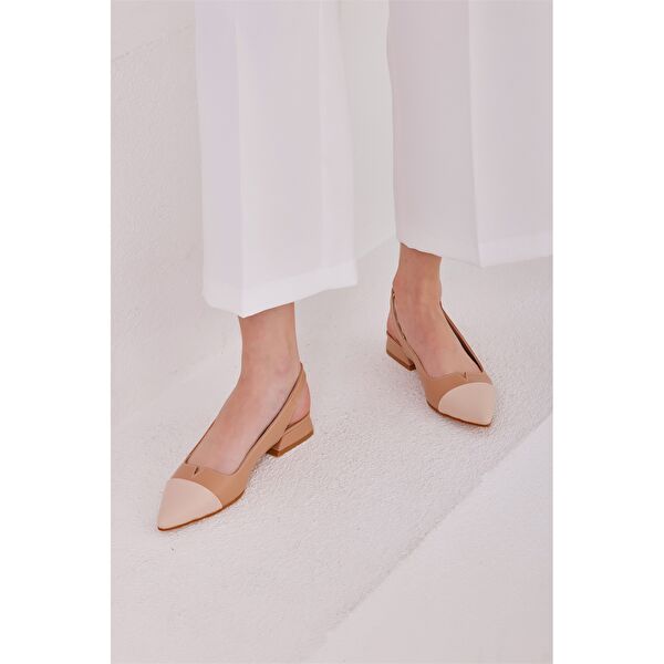 MADAMRA Deri Görünümlü Sivri Burun Kadın Topuklu Babet