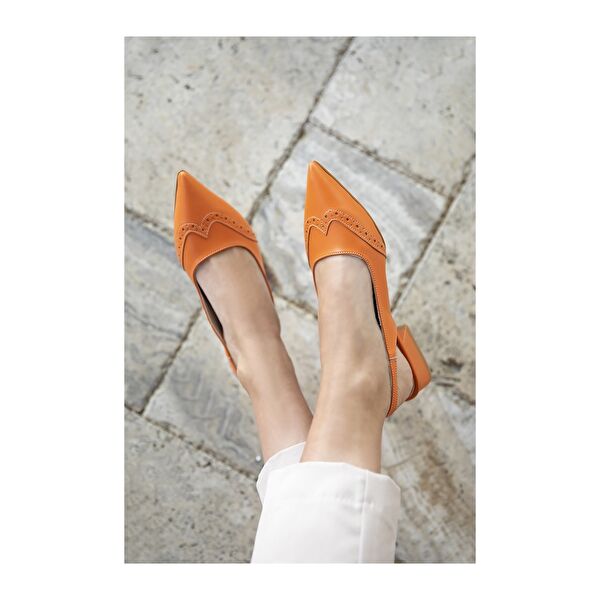 Deri Görünümlü Sivri Burun Kadın Babet