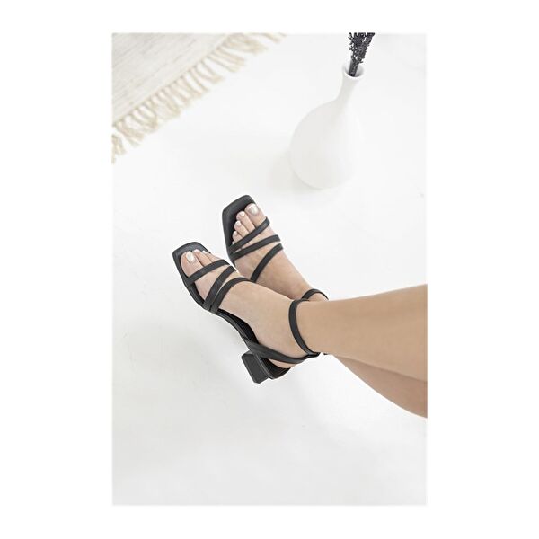 Deri Görünümlü İnce Bantlı Kadın Topuklu Ayakkabı