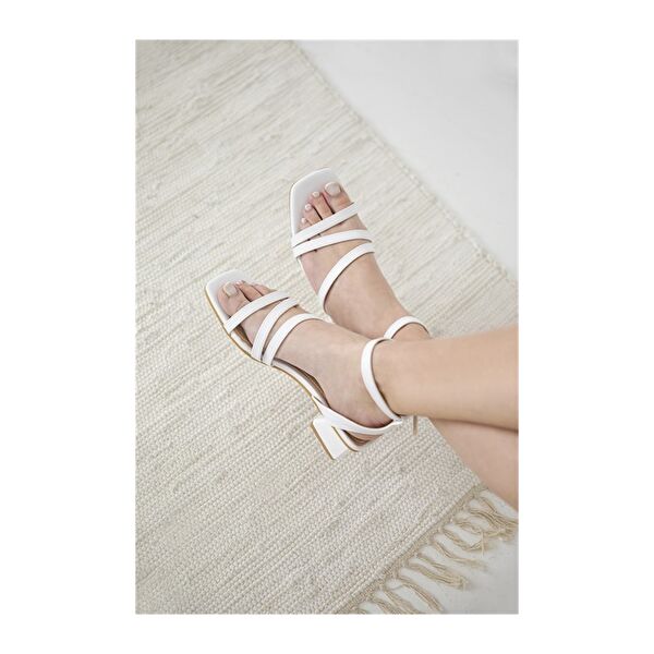 Deri Görünümlü İnce Bantlı Kadın Topuklu Ayakkabı