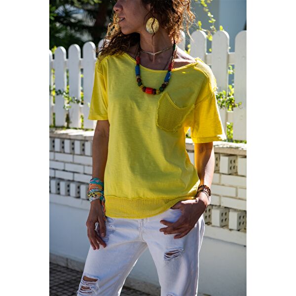 Bisiklet Yaka Nakışlı Kısa Kollu Kadın Tişört