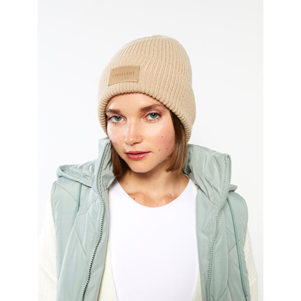 Etiket Nakışlı Kadın Triko Bere