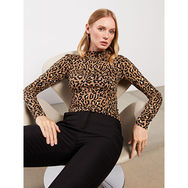 Dik Yaka Desenli Uzun Kollu Kadın Tişört