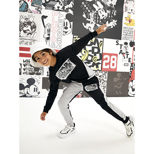 Bisiklet Yaka Star Wars Baskılı Uzun Kollu Erkek Çocuk Sweatshirt ve Eşofman Altı Bisiklet Yaka Star Wars Baskılı Uzun Kollu Erkek Çocuk Sweatshirt ve Eşofman Altı