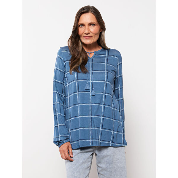 Bağlamalı Yaka Desenli Uzun Kollu Kadın Tişört