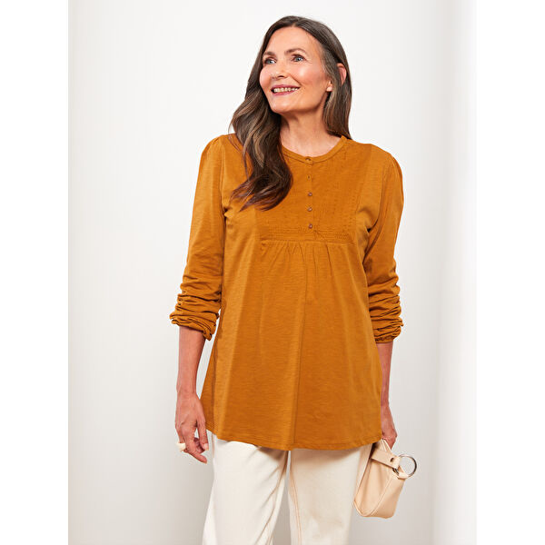 Bisiklet Yaka Nakışlı Uzun Kollu Pamuklu Kadın Tişört Bisiklet Yaka Nakışlı Uzun Kollu Pamuklu Kadın Tişört